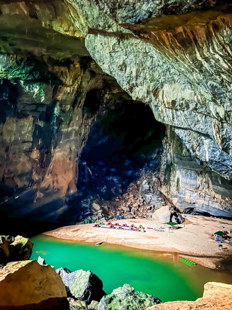 Hang En – A Journey Into the World’s Most Stunning Cave!